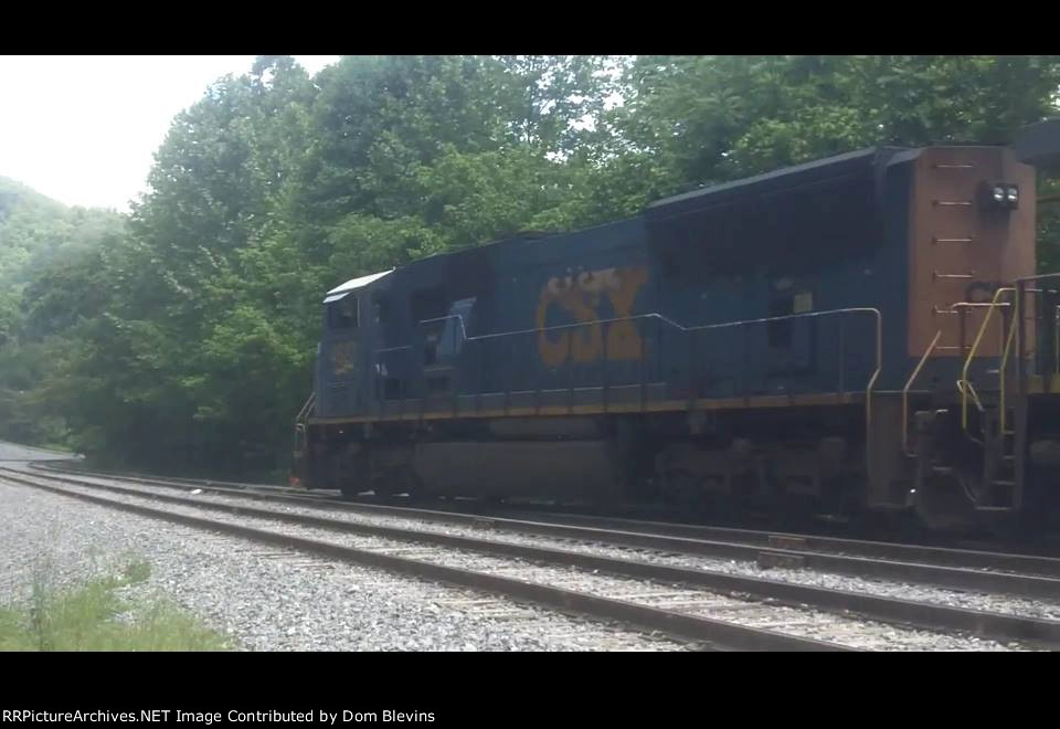 CSX 4827 leads Light Power at Pikeville